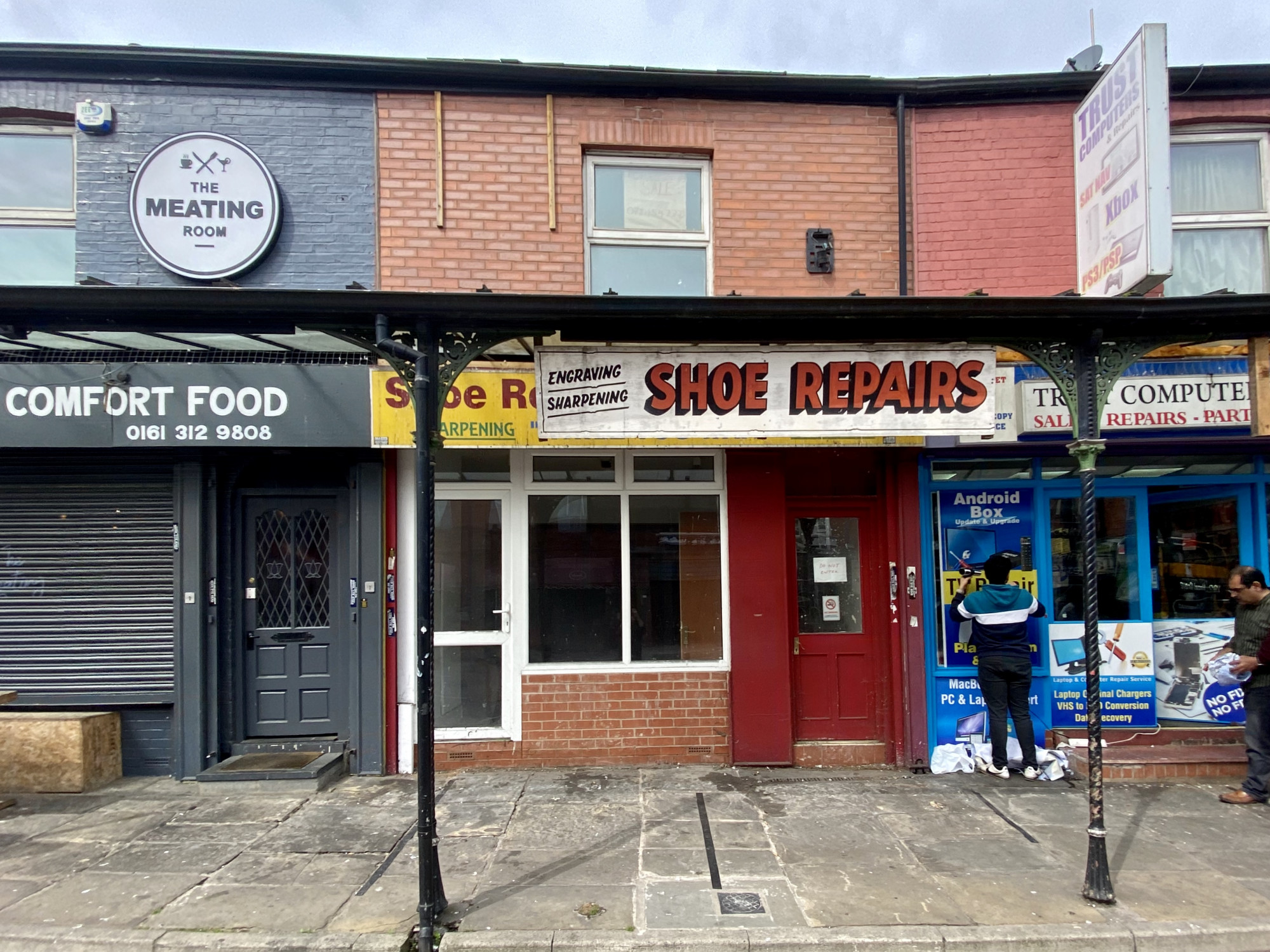 Studio Bed Retail Shop Stockport Road Manchester M19 - Mustafa & Co ...