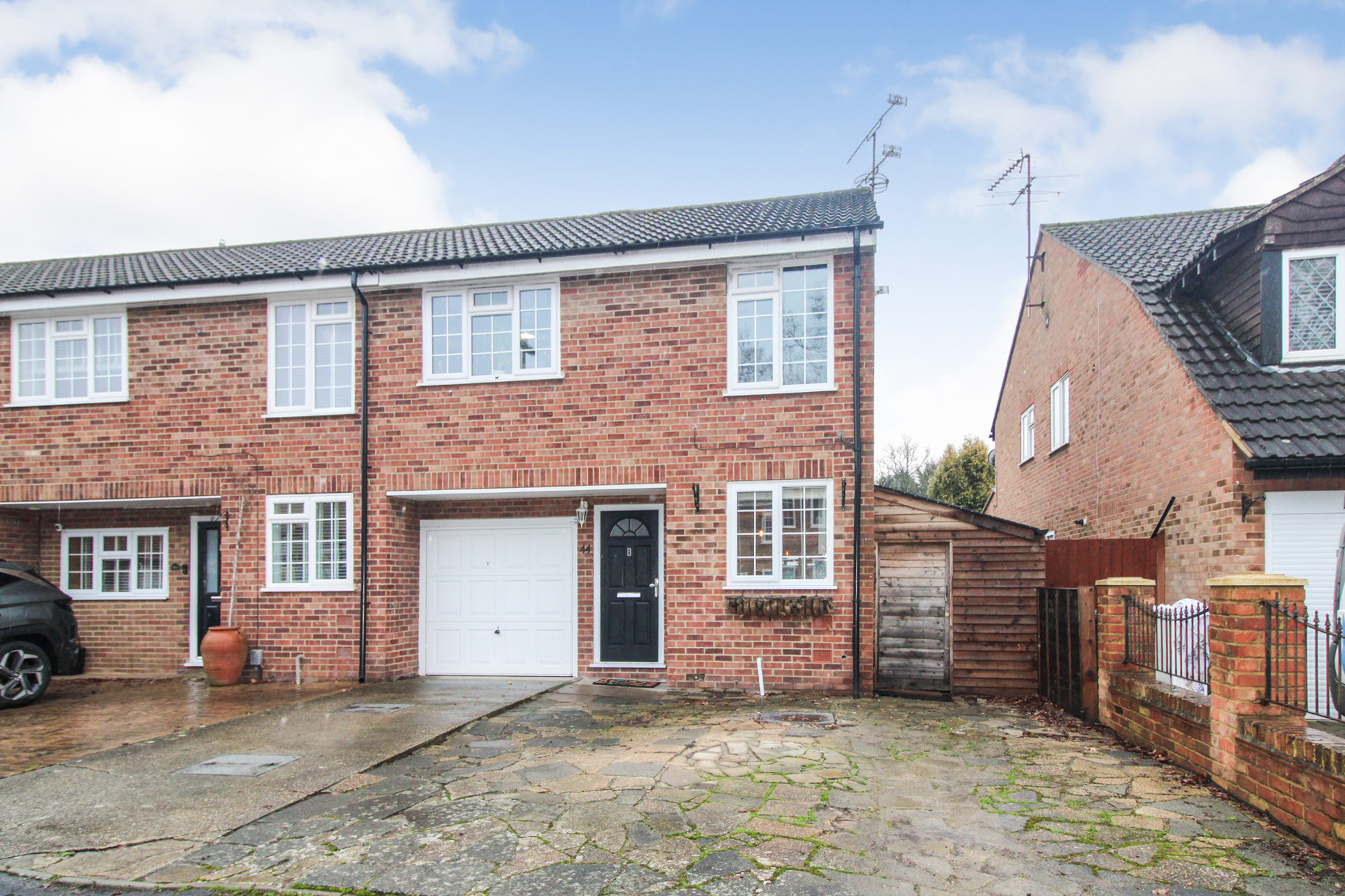 3 Bed House Cotswold Close Farnborough GU14 - Greg James Estate Agents