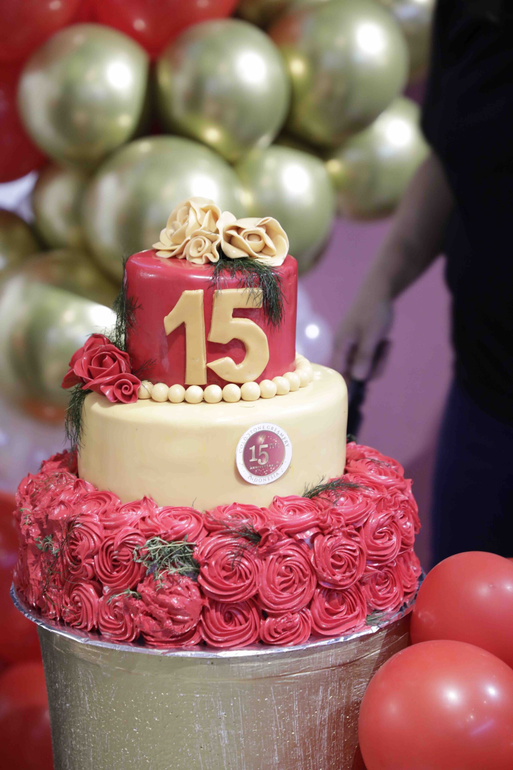 Cold stone ice cream wedding cake | Beachweddingtips.com